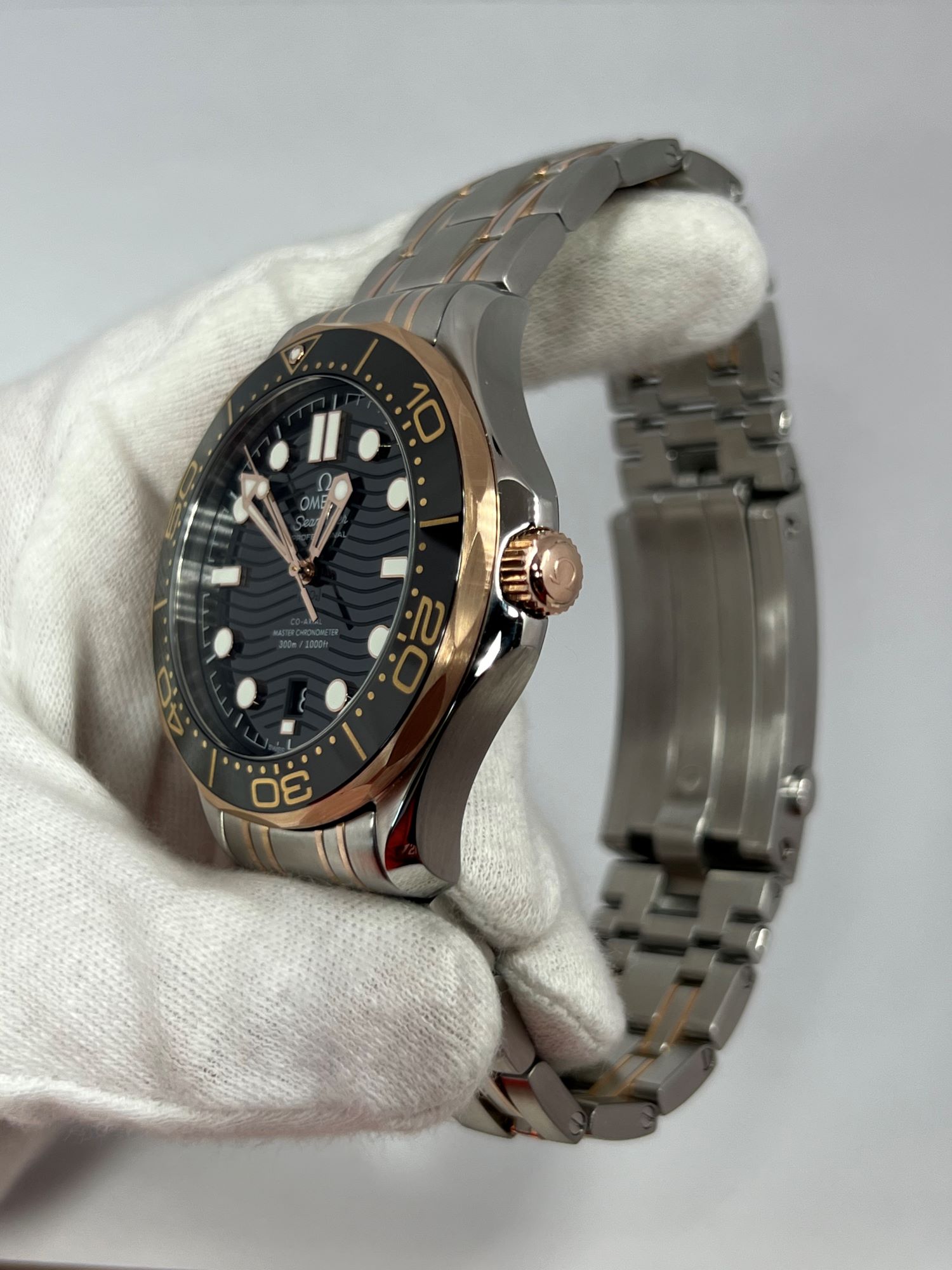 Ineichen Auctioneers - Seamaster Professional Diver 300m Steel & Gold