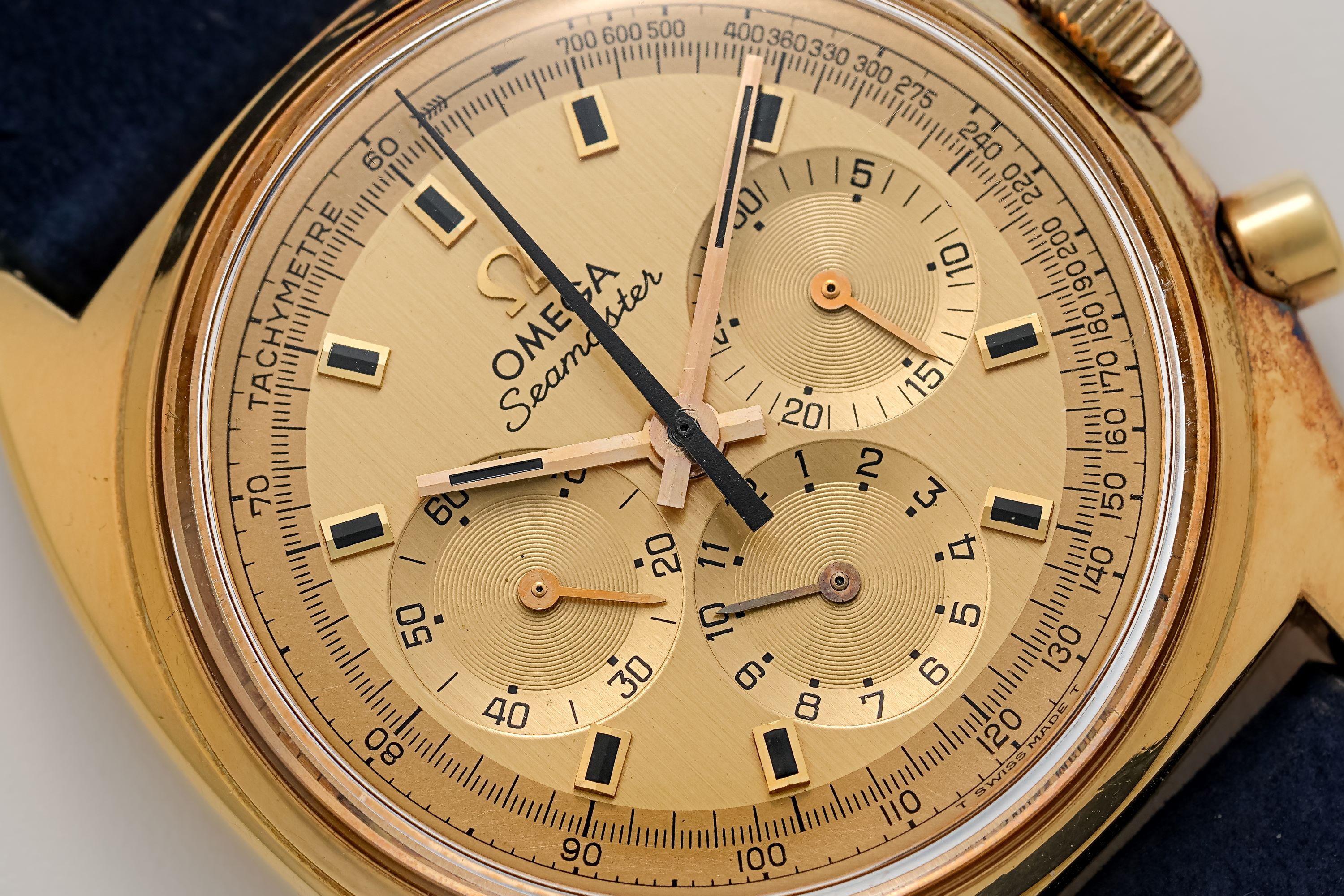 Ineichen Auctioneers - Seamaster Chronograph with Cal. 321 Ref. 145.006-68 in 18k Yellow Gold