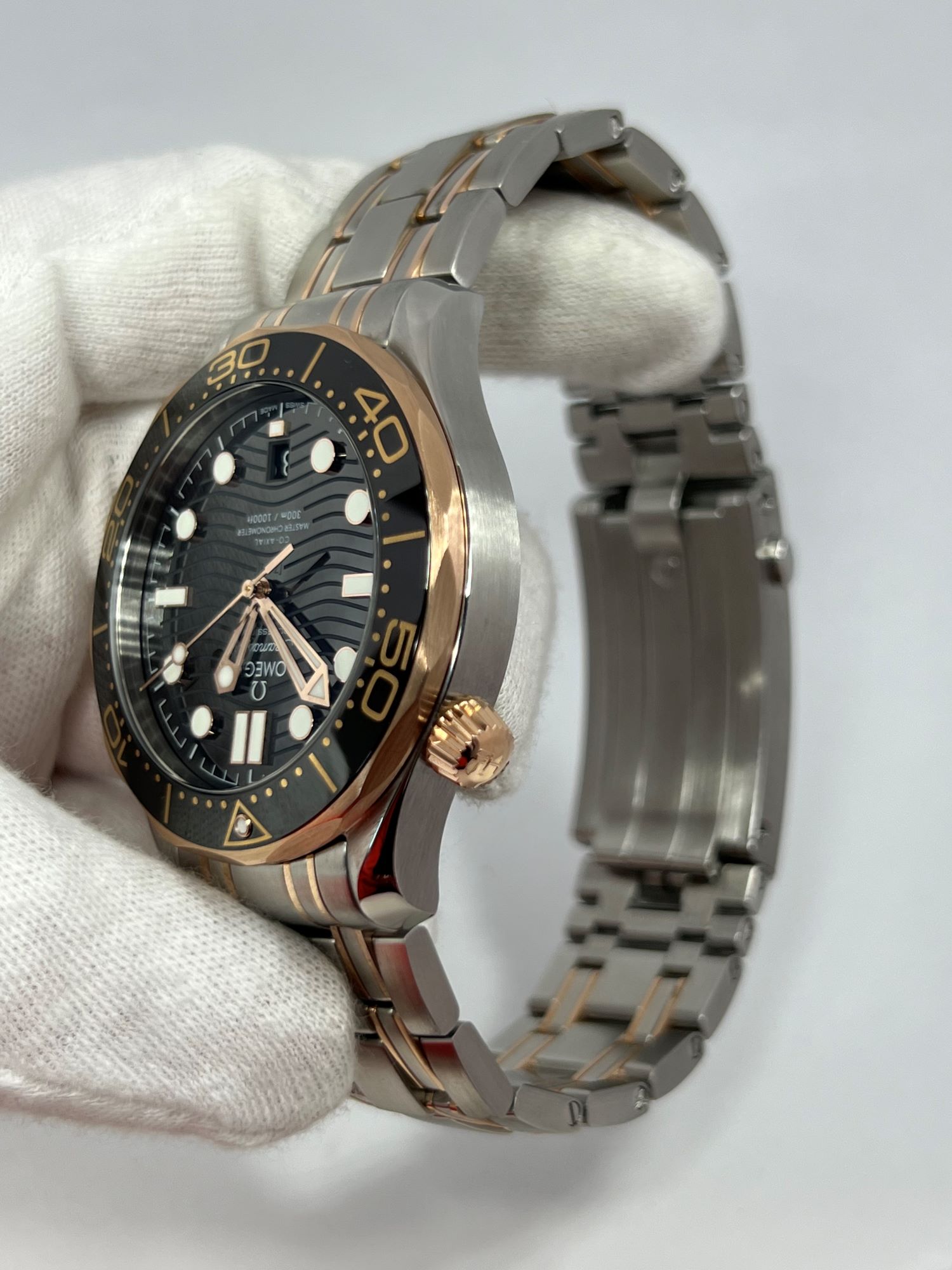 Ineichen Auctioneers - Seamaster Professional Diver 300m Steel & Gold